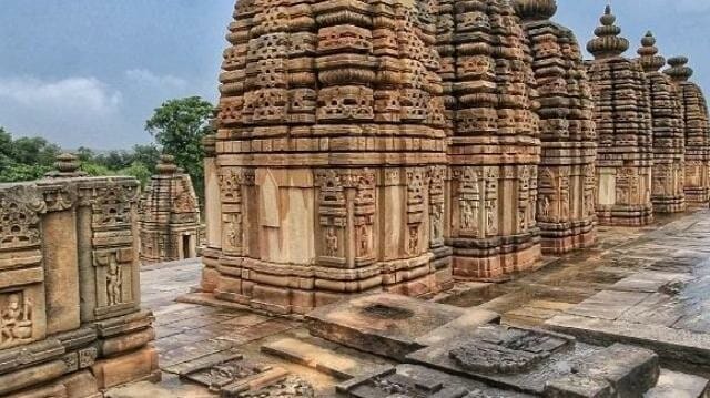 रहस्यों से भरे बटेश्वर के मंदिर