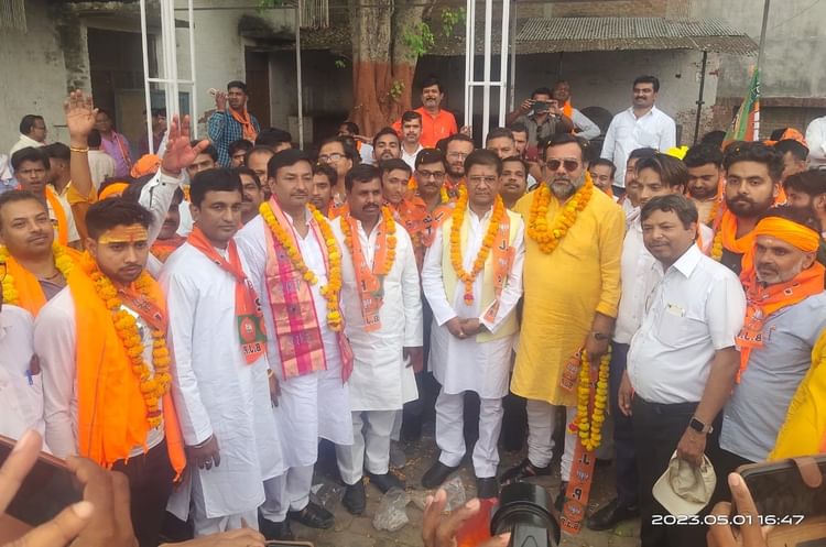 Sp Leaders Brijesh Soni And Raju Sahu Joined Bjp, Said Workers Are Not ...