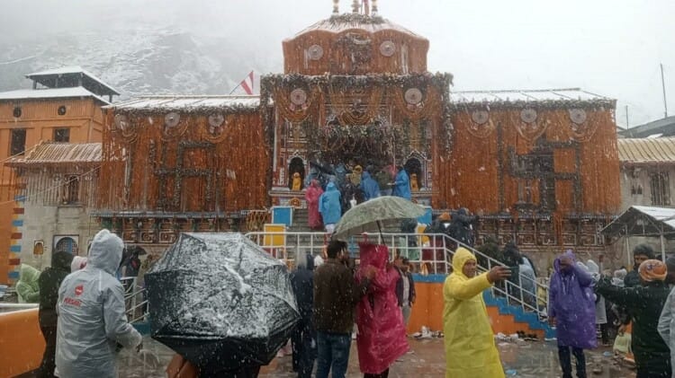 Uttarakhand Weather Today Rainfall And Snowfall Expected In High Altitude Areas - Amar Ujala ...