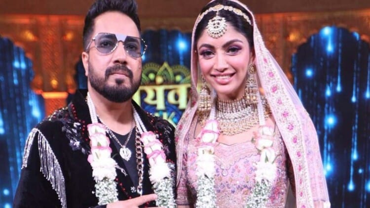 Akanksha Puri On Her Relationship With Mika Singh Says We Are Best ...