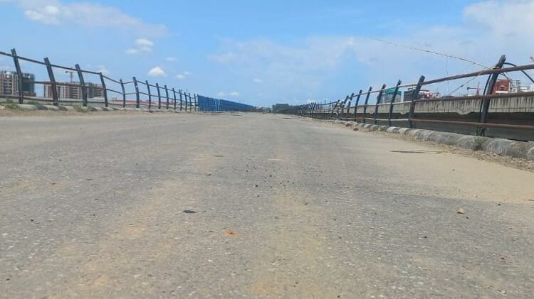 जम्मू-कश्मीर:यहां कौन है तेरा, मुसाफिर जाएगा कहां.. में दिखने वाला पुल ...