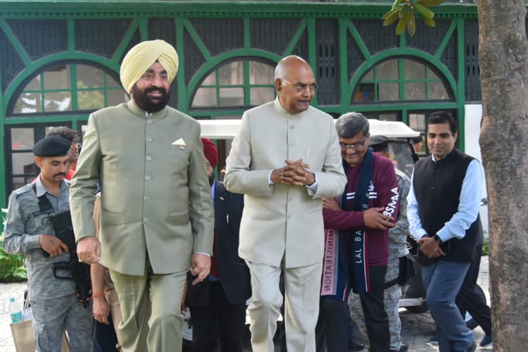 Mussoorie:lbs अकादमी पहुंचे पूर्व राष्ट्रपति रामनाथ कोविंद, प्रशिक्षु ...