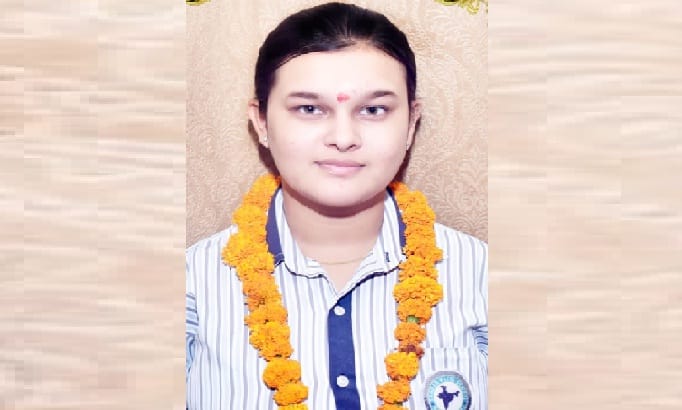Cbse 12th Result:हमीरपुर की टॉपर बनीं शुभांगी निगम, हासिल किए 97 फीसदी ...