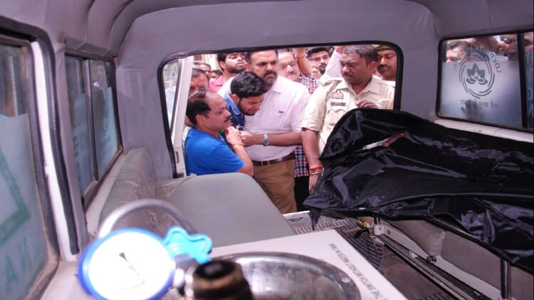 Up:न कांपे हाथ न पसीजा कलेजा, इकलौते बेटे ने मां-बाप को तड़पा-तड़पाकर ...