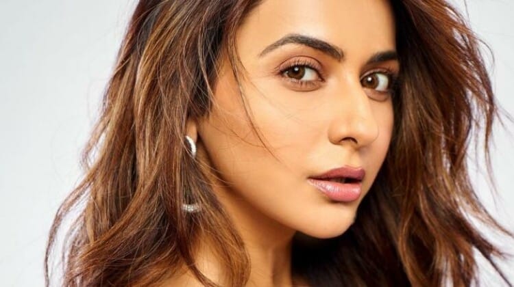 रकुल ने शेयर की बेहद बोल्ड तस्वीरें