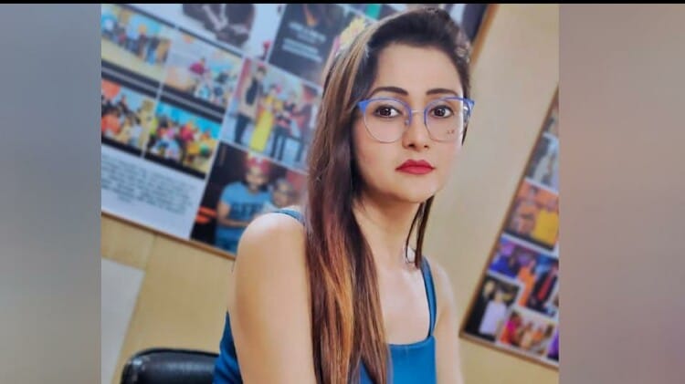 Model Neeta Sharma Reached Agra Visited Sikandra Memorial With Friend ...