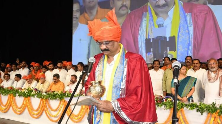 Mayor Swearing-in Ceremony:काशी के मेयर ने गंगाजल हाथ में लेकर संस्कृत ...