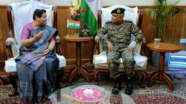 Amit Shah:गृहमंत्री के दौरे से पहले सेना प्रमुख पांडे पहुंचे मणिपुर ...