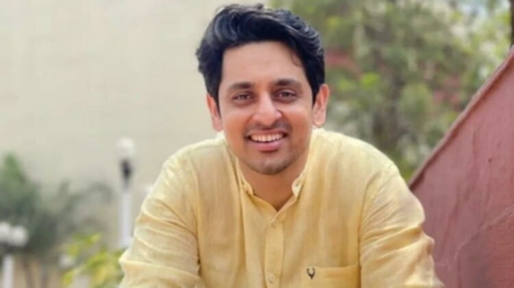 Bengali Actor Mainak Banerjee Harassed At Kolkata Airport Claims ...