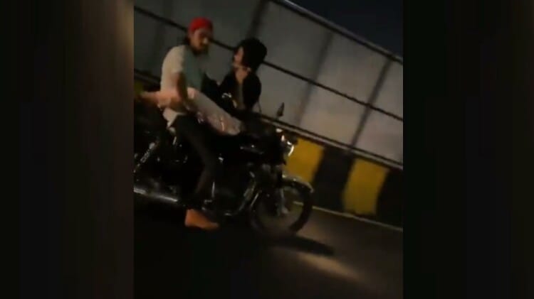 A Video Of A Couple On Bullet Went Viral On Social Media. - Amar Ujala ...