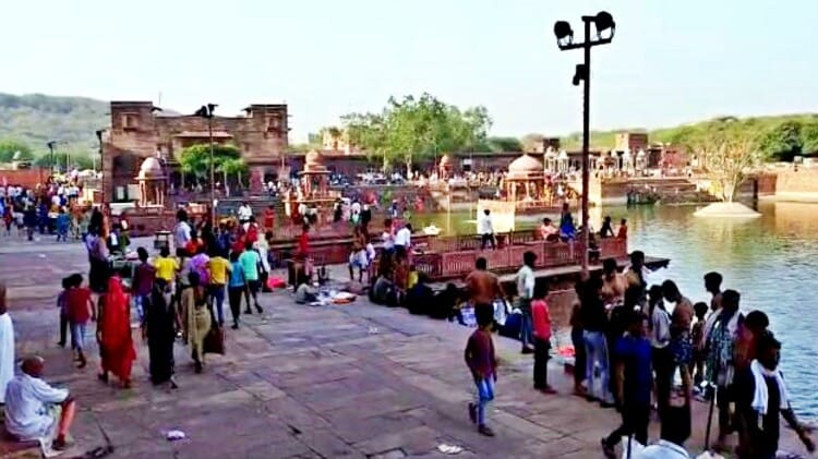 People Take A Dip Of Faith In Dholpur Machkund Sarovar On Ganga ...