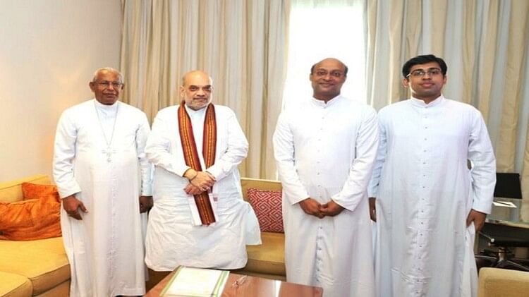 Union Home Minister Amit Shah Meets Archbishop Andrews Thazhath During ... Union Home Minister Amit Shah Meets Archbishop Andrews Thazhath During ...