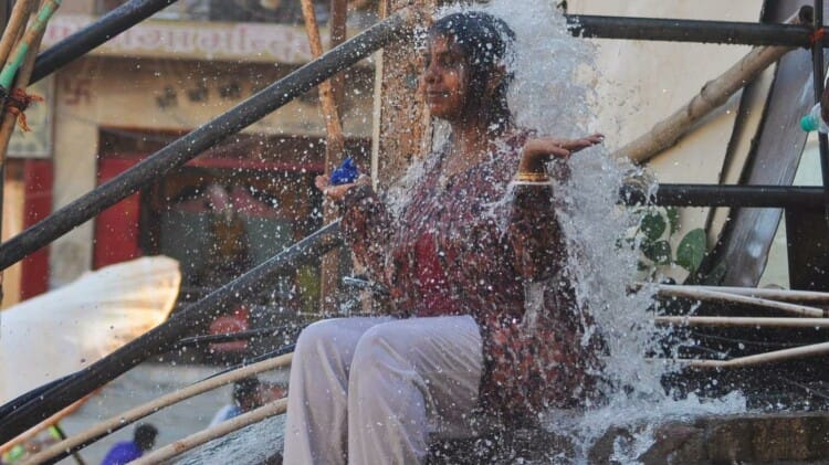 Varanasi Weather:तपती गर्मी से सावधान, तीन दिन लू चलने के आसार, 45 ...