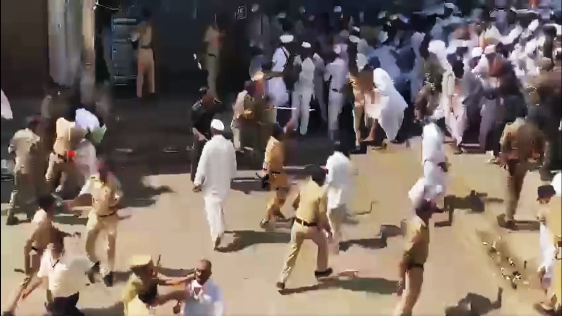 Maharashtra Argument Breaks Out Between Police Warkaris Outside Temple