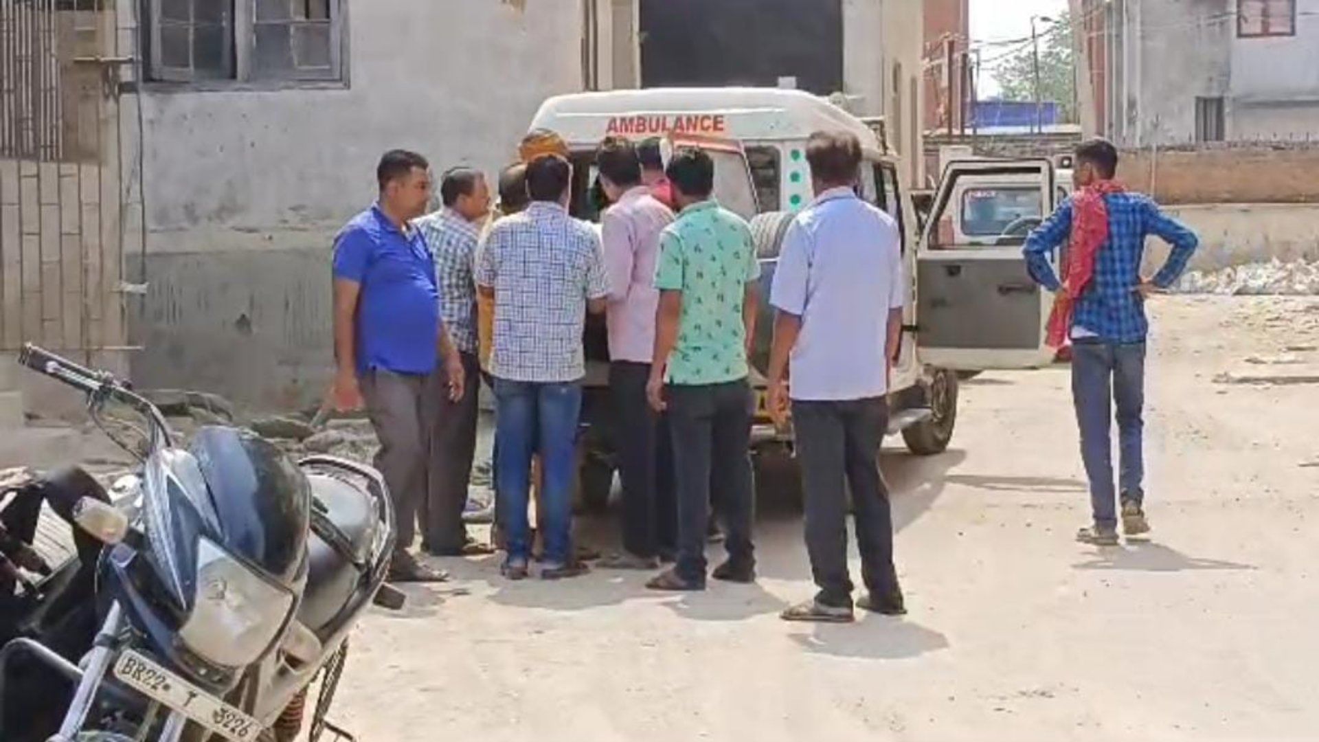 Bike Rider Hit A Person Returning Home After Closing His Shop In ...