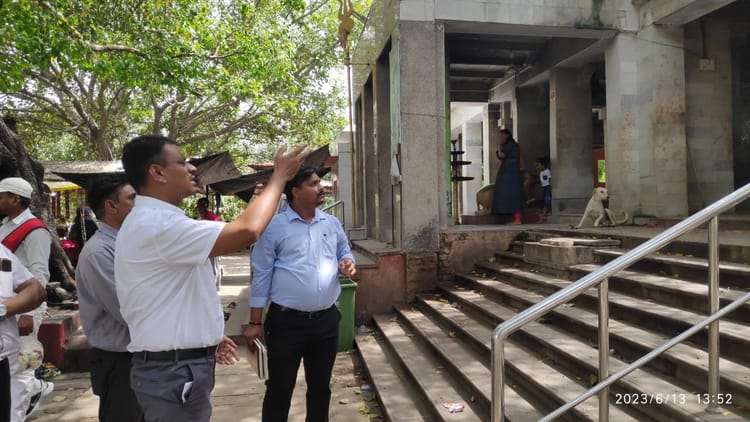 Dm Of Varanasi Angry After Seeing Slow Pace Of Construction Works In ...