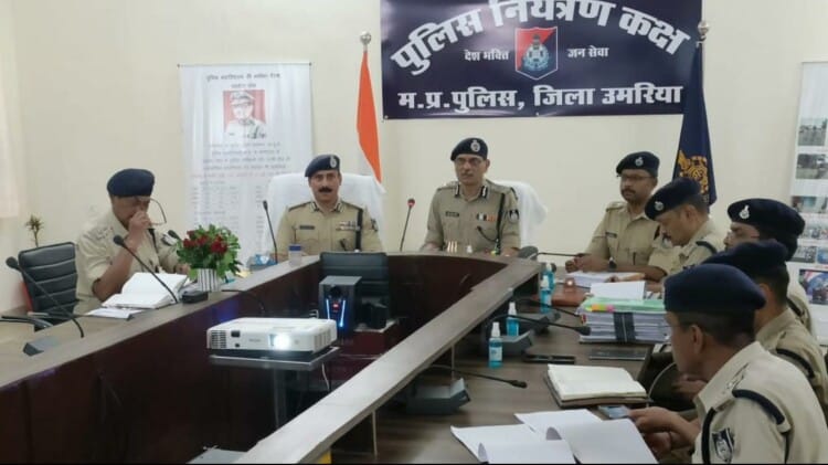 Mp News: Dgp Reviewed The Law And Order Situation Of Shahdol Zone, Gave Instructions To Solve ...