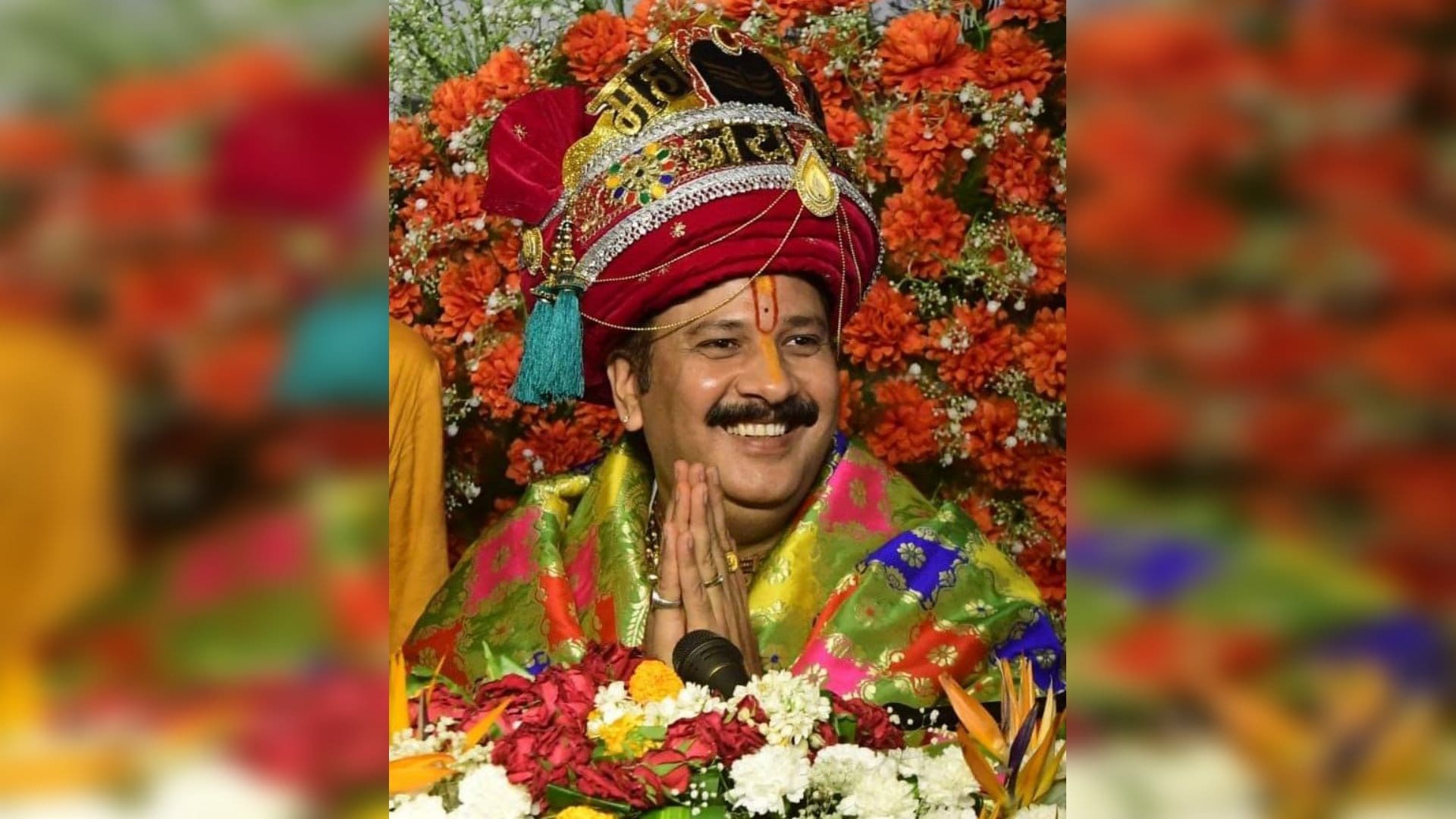 Devotees Congratulated The Narrator Pradeep Mishra On His Birthday With ...