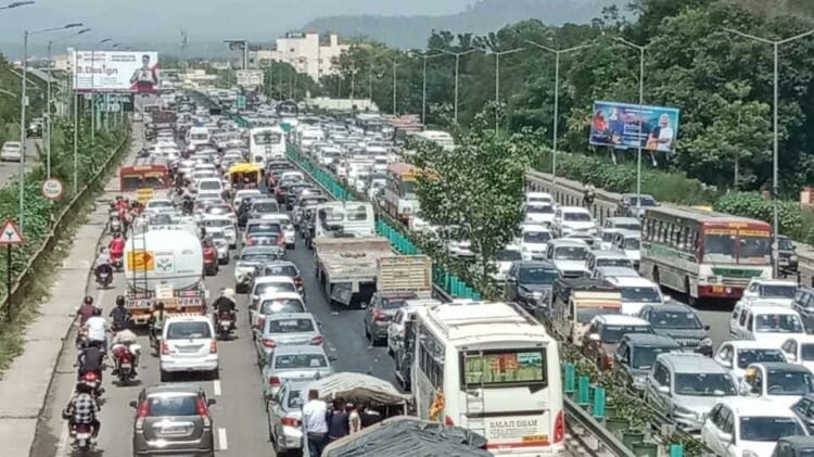 Uttarakhand News Tourist Huge Crowd Traffic Jam In Haridwar Rishikesh ...