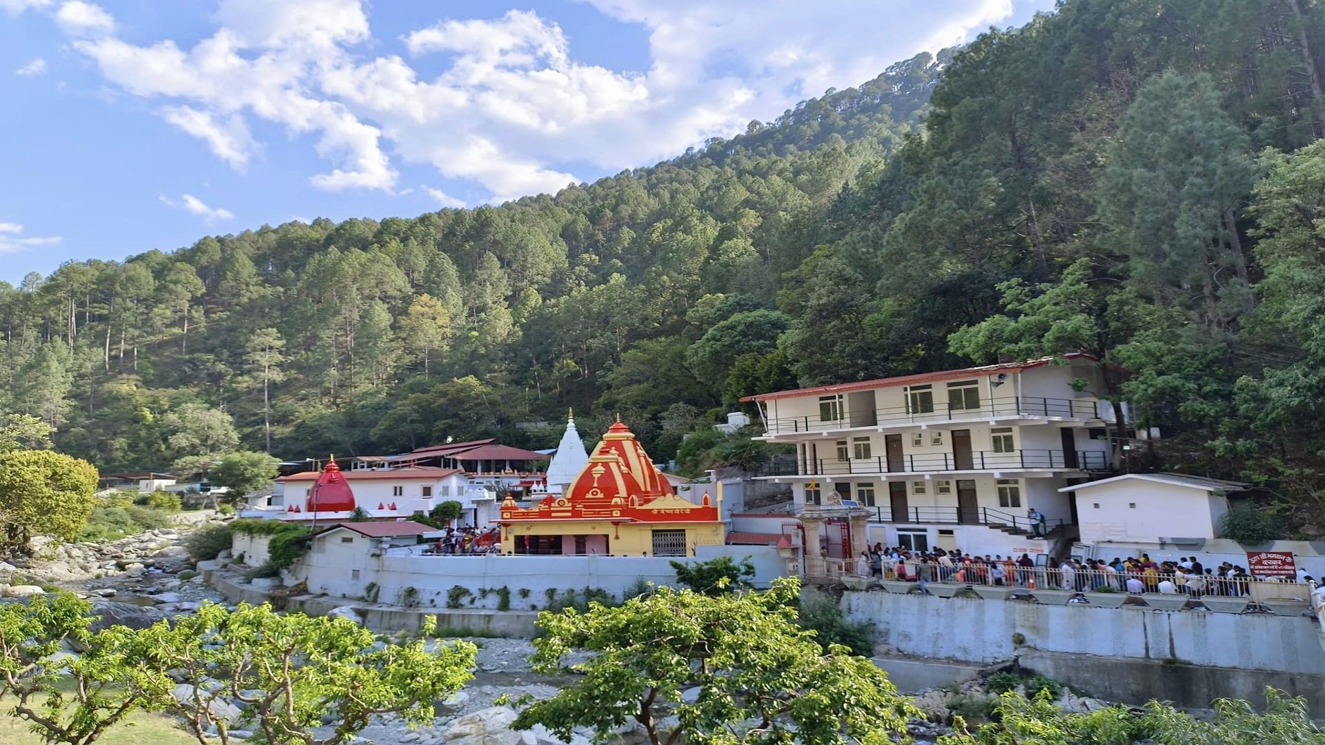 Kainchi Dham:कैसे पहुंचें कैंची धाम? जानें नीम करोली बाबा के आश्रम जाने ...