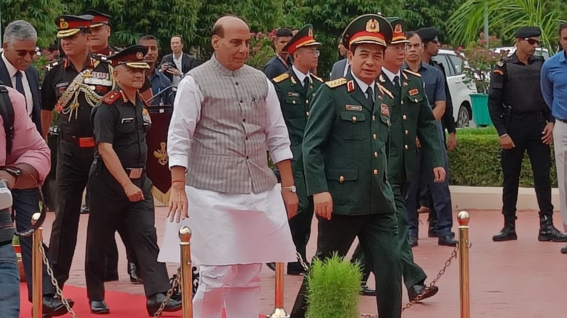 Phan Van Giang: Rajnath Singh Meets Vietnam Defense Minister, Bilateral Talks Will Be Held ...