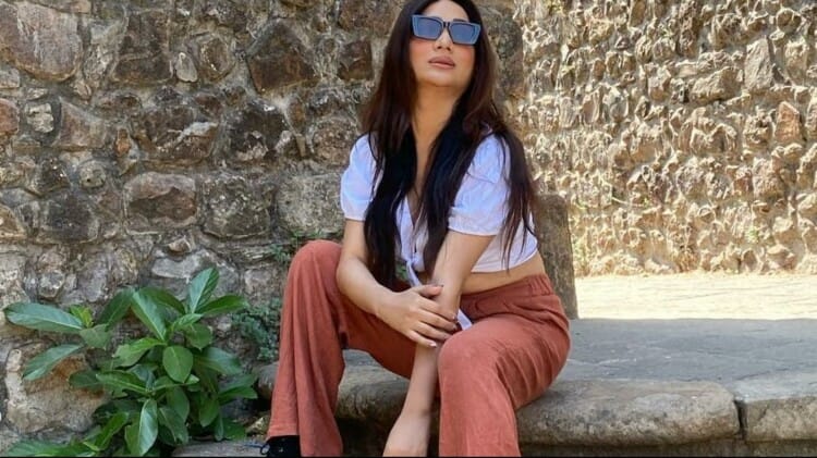 Navya Singh Interview:बातें नहीं ट्रांस को बनाएं लीड हीरोइन, तब आएगा ...