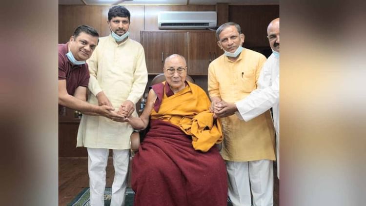 Pradeep Joshi Of Rss Met The Religious Leader Dalai Lama - Amar Ujala ...