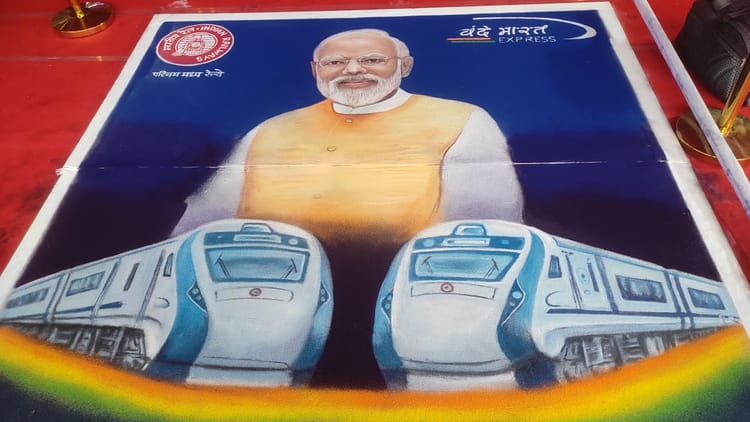 Bhopal: Pm Modi Kept Watching Rajat's Vande Bharat Rangoli, Appreciated ...