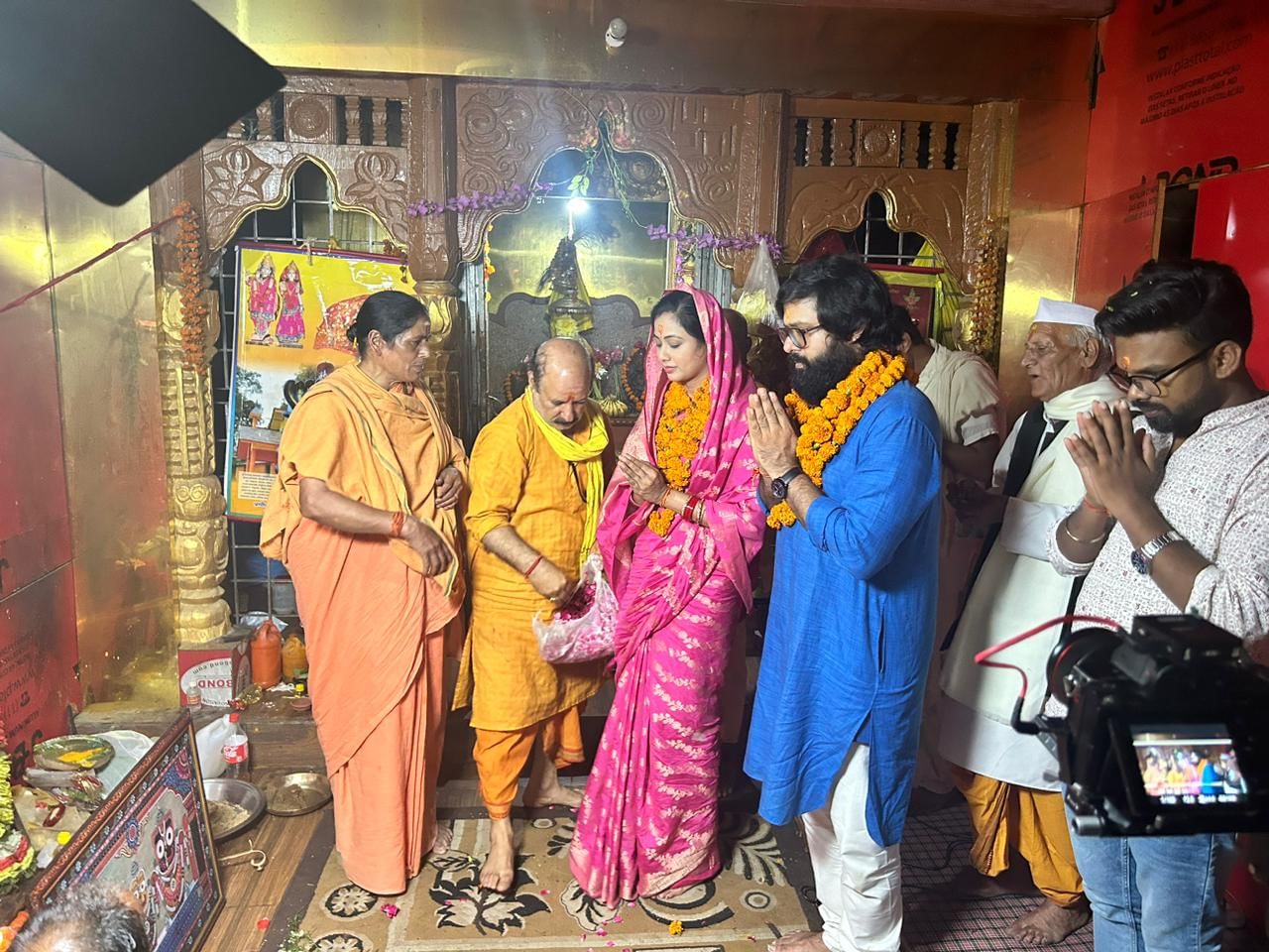 Uttarakhand:उड़िया फिल्म एक्टर सब्यसाची मिश्रा पहुंचे उत्तरकाशी, पत्नी ...