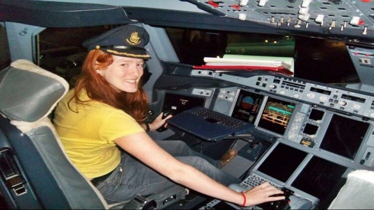 Uk:महिला पायलट ने ब्रिटिश भारतीय जासूस के विश्व युद्ध काल के उड़ानमार्ग ...