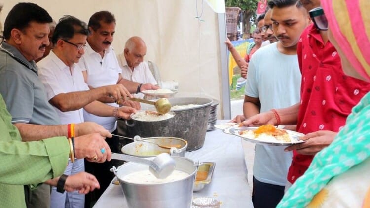 अमरनाथ यात्रा:उम्मीदों से बढ़कर लंगर के व्यंजन... भोले के भक्तों को खूब ...