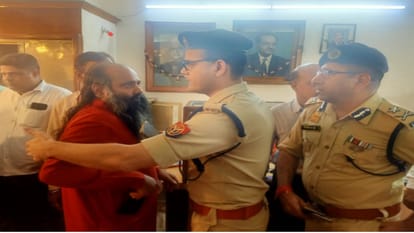 Meerut:पुलिस ने सर्राफ की दुकान में लूट का 24 घंटे के भीतर किया खुलासा ...