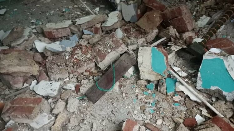 Uttarakhand Weather News Rain House Roof Fell Couple Injured In ... Uttarakhand Weather News Rain House Roof Fell Couple Injured In ...