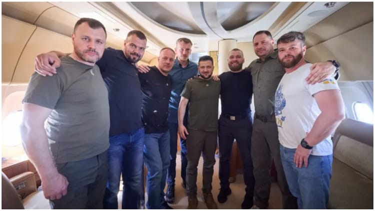 Zelensky Brings Back Azovstal Commanders From Turkey On War's 500th Day ...