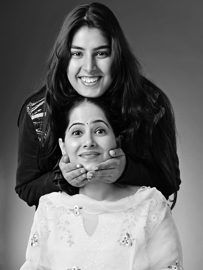 छोटी बहन को भाई मानती हैं जया किशोरी, देखें तस्वीरें