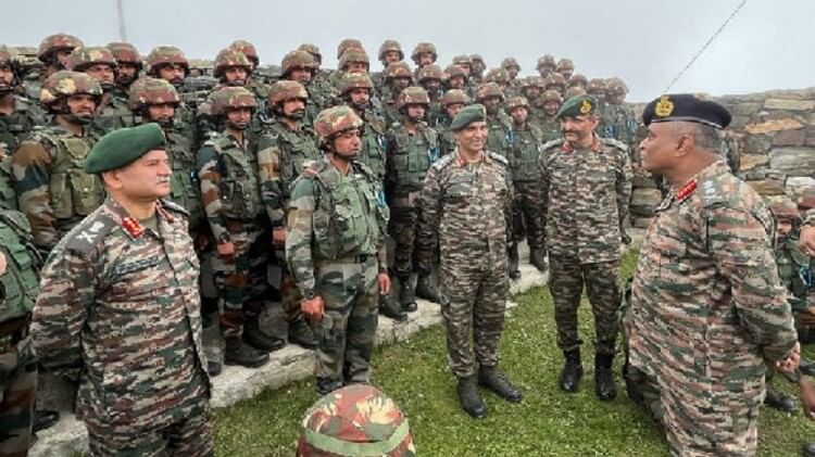 Army Chief General Manoj Pande Visits Forward Post Of Loc, Knows ...