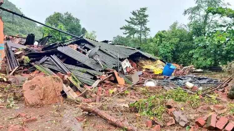 Maharashtra Raigad Landslide Over 30 Familes Trapped Heavy Rain Death Count - Amar Ujala Hindi ...