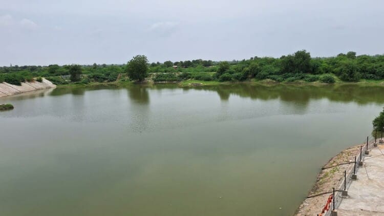 Construction Of More Than 2400 Amrit Sarovar In Gujarat - Amar Ujala ...