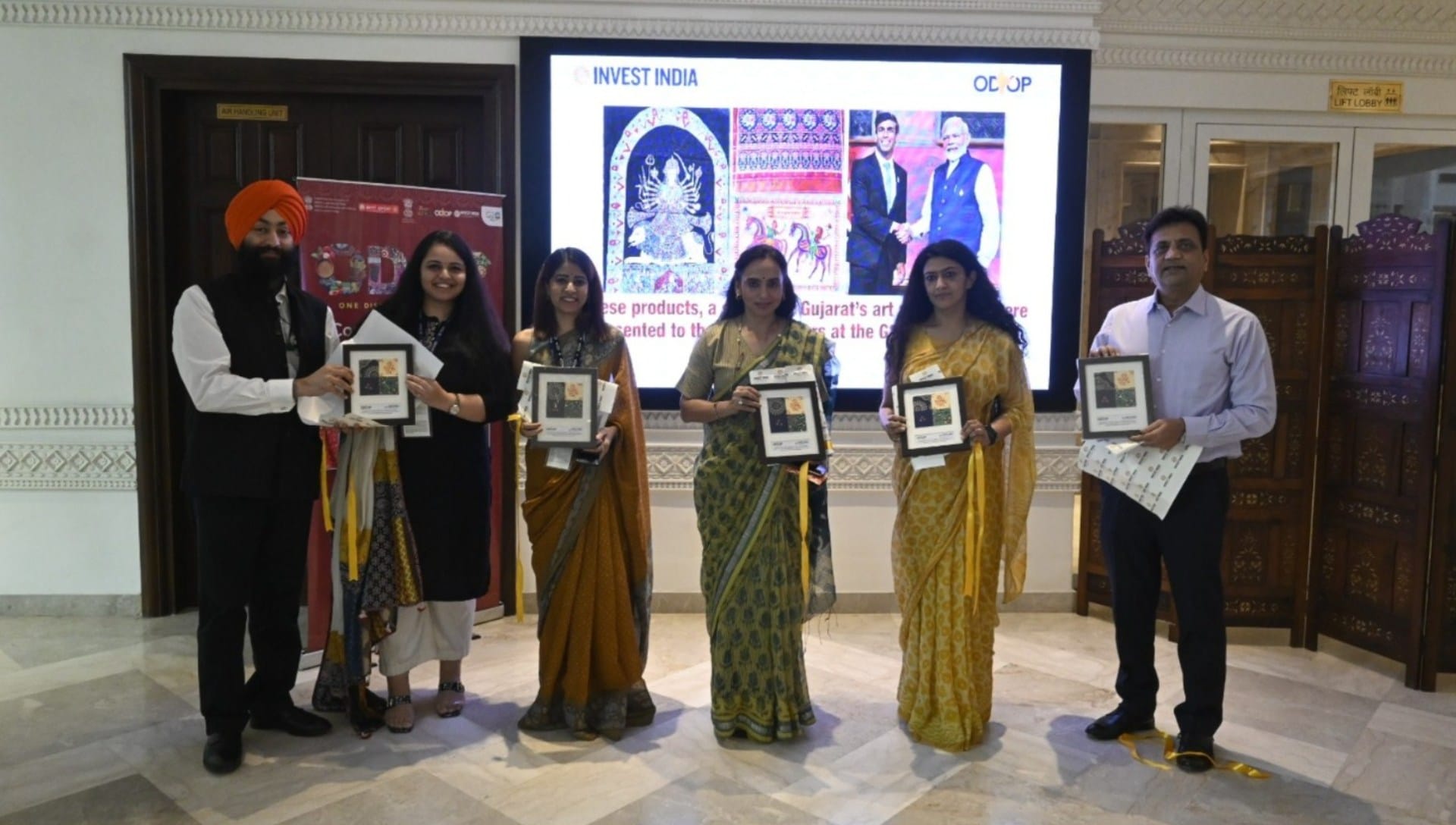 Inauguration Of Odop Wall In Gujarat Bhawan Preparation To Take Local ...