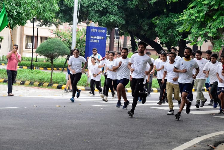 Iit Roorkee: Annual Cultural Festival Thomaso Race - Roorkee News - Iit ...