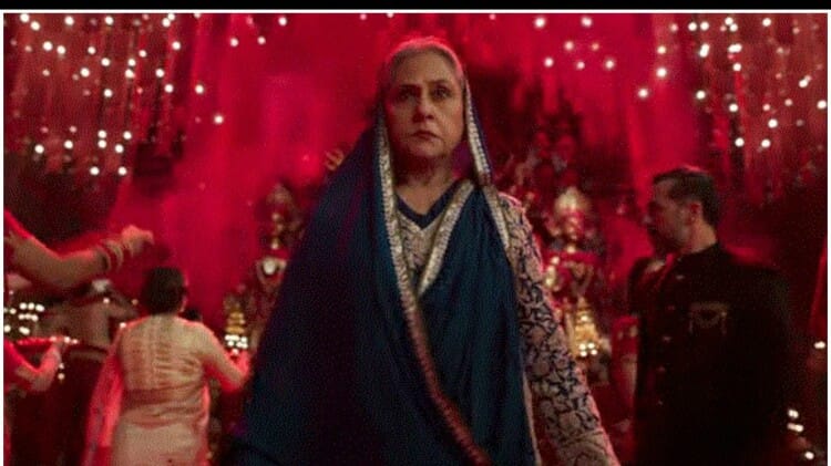 Jaya Bachchan:'ढिंढोरा बाजे रे' में पूरे वक्त गुस्से में दिखीं जया ...