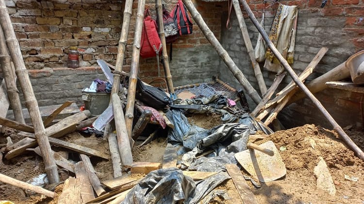 Roof Fell Due To Moisture Of Rain Seven People Of The Same Family Were ...