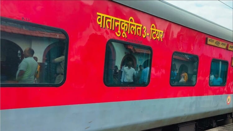 Haryana:आम्रपाली एक्सप्रेस के एसी खराब होने पर भड़के यात्री, करनाल ...