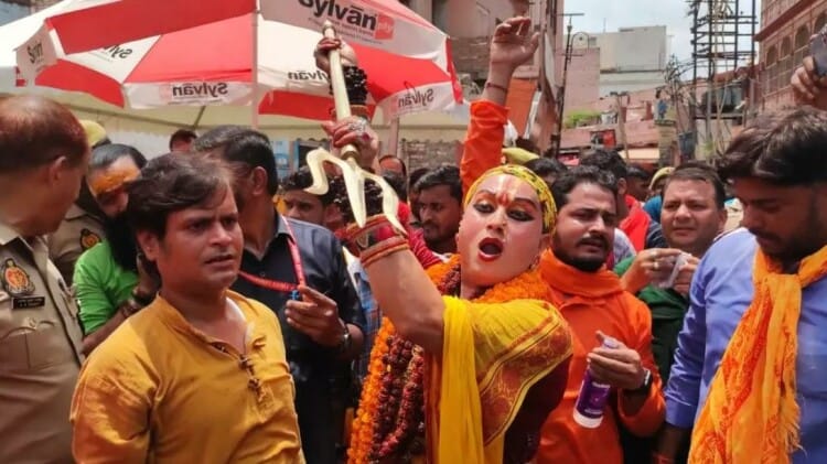Sawan 2023 Mahamandaleshwar Of Kinnar Akhara For Jalabhishek In ...