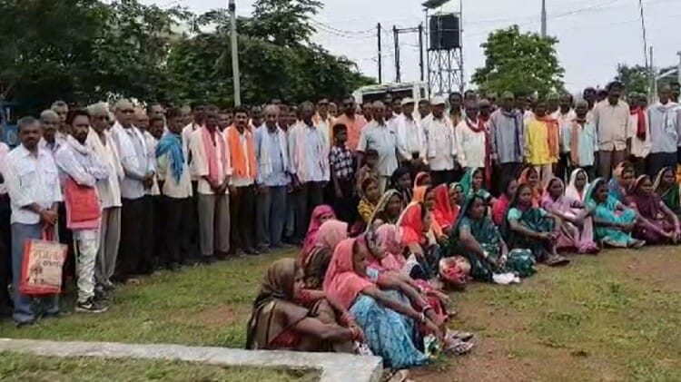 Villagers Created Ruckus At Collector Office To Stop Liquor In Balod ...