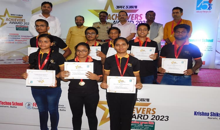 Toppers Got Honor And Smile Came On Her Face Dm Of Ballia Boosted ...