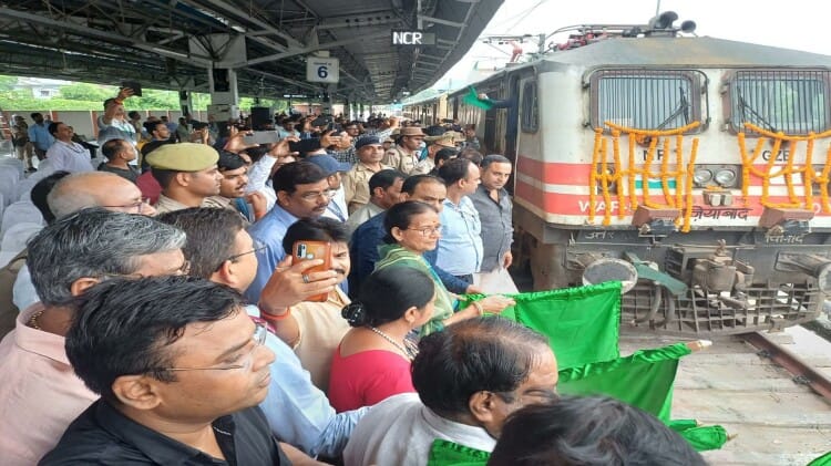 Kalindi Full In First Journey, Kannauj In 195 And Farrukhabad Will ...