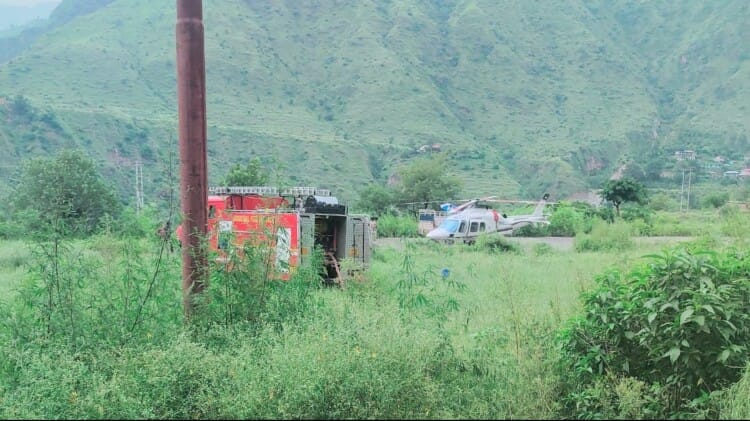 Cm Sukhvinder Singh Sukhu Helicopter Emergency Landing In Rampur Bithal ...