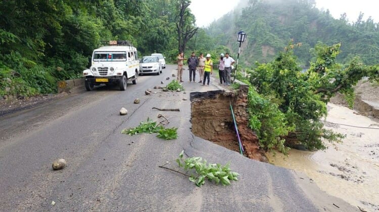 Uttarakhand Weather News Update Today Heavy Damage Due To Rain Read More Update In Hindi - Amar ...