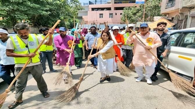 Mcd Launches Mega Cleaning Campaign To Make Delhi Garbage Free - Amar ...
